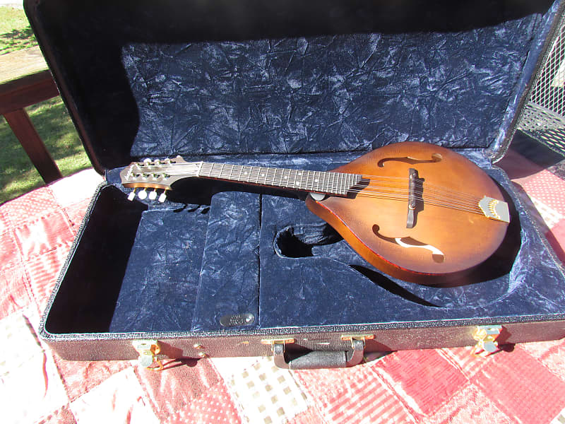 Jean Larrivée A-33, 2011, Mint - Clear brown satin finish. | Reverb