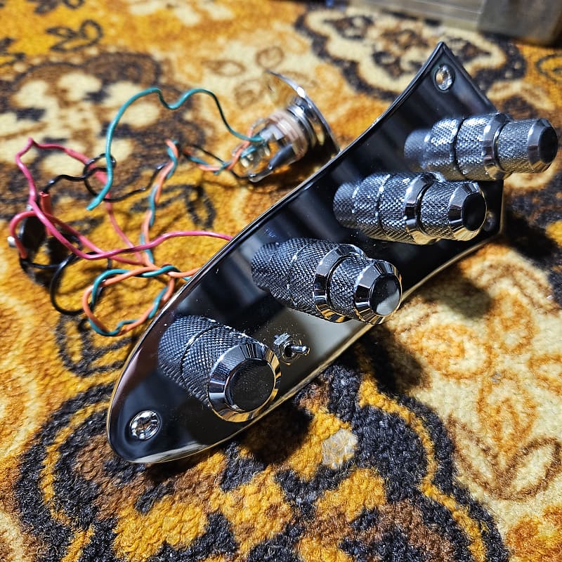 John East J Retro Deluxe Onboard Bass Preamp | Reverb