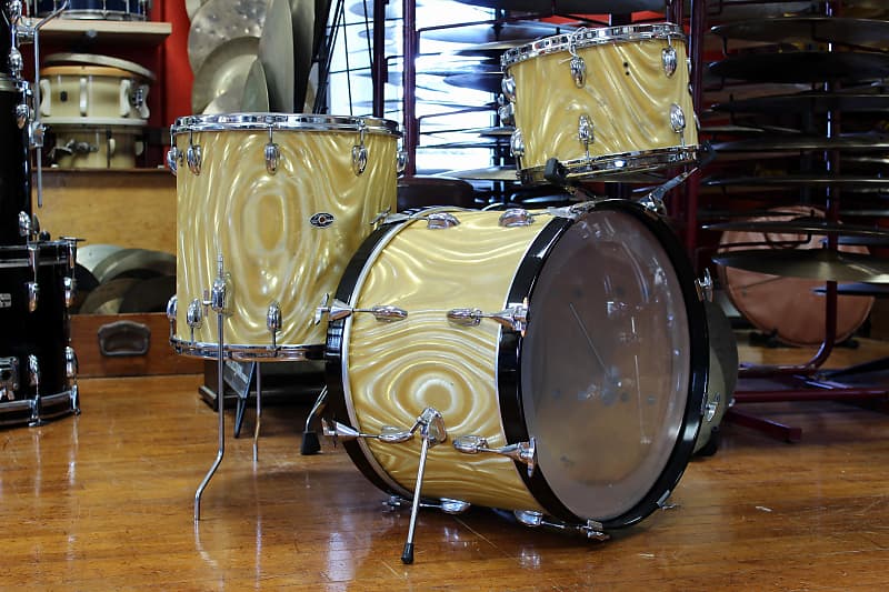 1970s Slingerland Drum kit in Gold Satin Flame Pearl 14x20 | Reverb