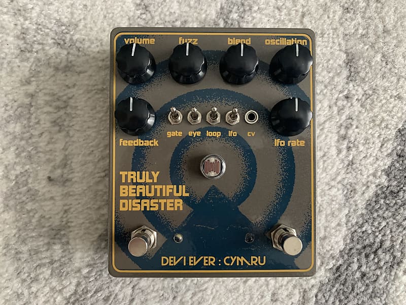Devi Ever : FX Truly Beautiful Disaster Fuzz/Feedback Loop w/ | Reverb