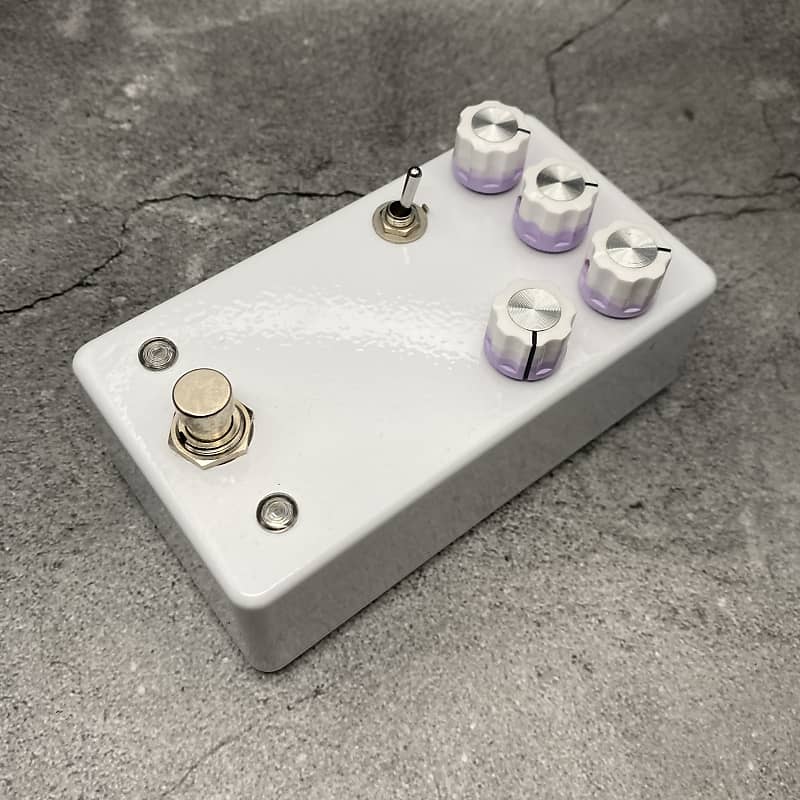 Walrus Julia Chorus Vibrato Clone - White PowderCoat Custom | Reverb