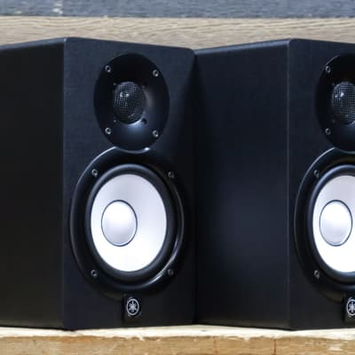 Yamaha HS5 Matched Pair 2-Way Bi-Amp 5" Woofer Powered | Reverb Canada