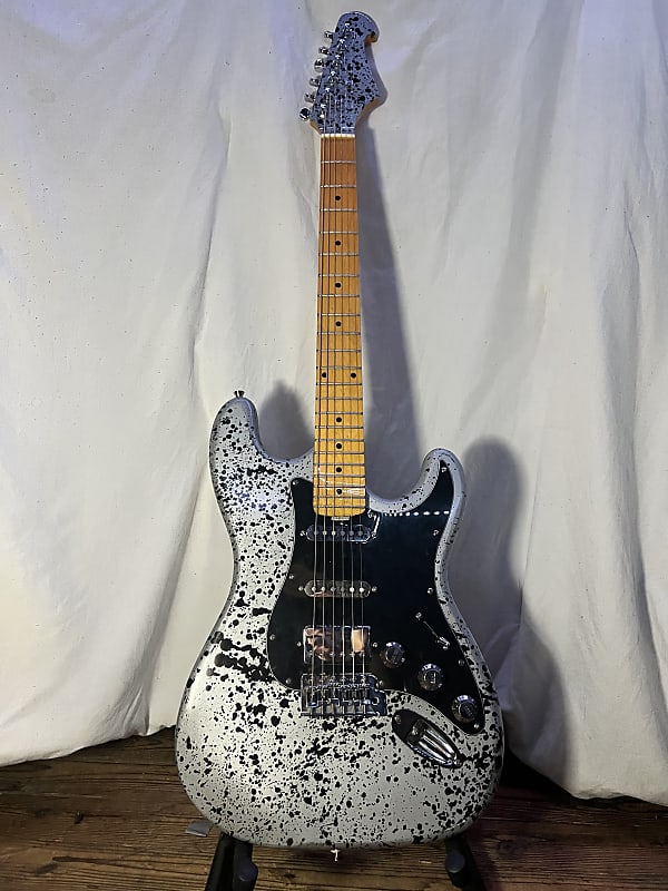 Custom Stratocaster 2022 Silver, black splatter | Reverb