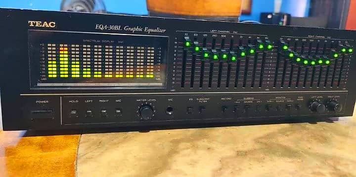 TEAC EQA-30BL 2005 - EQ/Spectrum Analyzer | Reverb