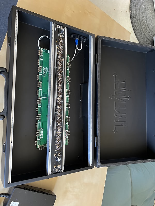 Make Noise 4-Zone CV Bus Eurorack Case - 7U / 104HP - Black | Reverb