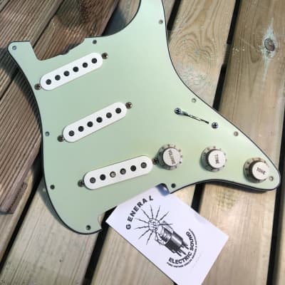 General 1964 Full loaded Scratchplate & pickups | Reverb France