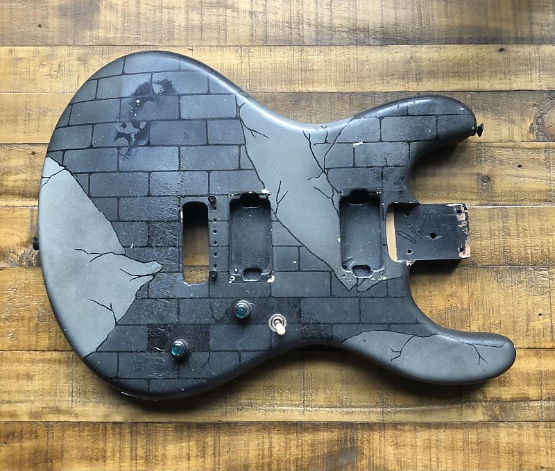 One of a kind Robin Raider body with custom graphics | Reverb Canada