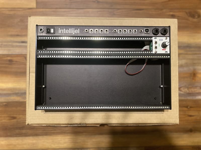 Intellijel 4U 62HP Palette Case w/ Stereo Line Out Module | Reverb