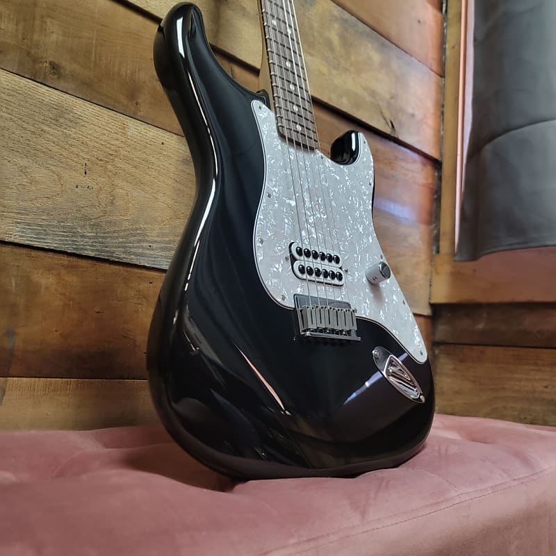 *Demo* Fender Tom DeLonge Signature Stratocaster - Black | Reverb