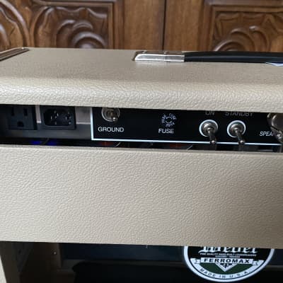 Fender '64 Custom Deluxe Reverb-Amp 2-Channel 20-Watt 1x12" | Reverb