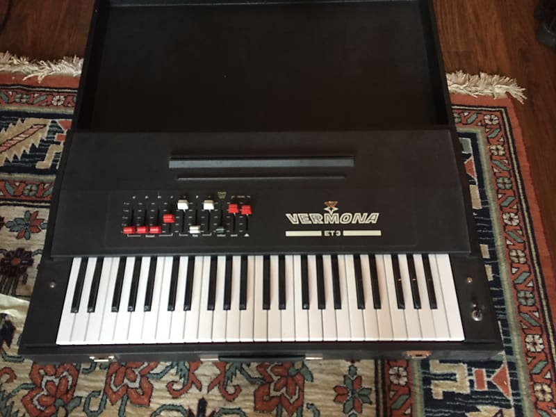Vintage Vermona transistor portable Organ | Reverb