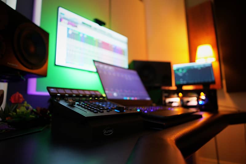 Argosy Console Halo G Pro Studio Desk | Reverb