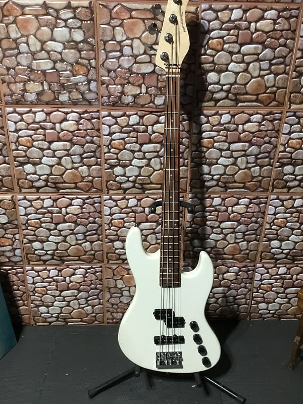 Sadowsky MetroExpress Verdine White | Reverb