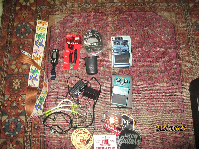 Boss & Digitech and bonus Grab bag of items Tremolo | Reverb Canada