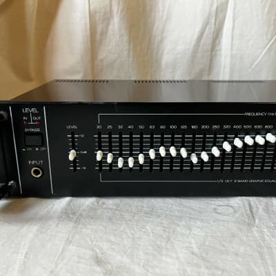 ROLAND SEQ-331 Professional Graphic Equalizer | Reverb