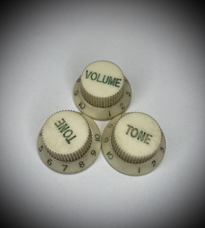 Mojo Guitars Aged / Relic Strat Knobs (Parchment) | Reverb Canada