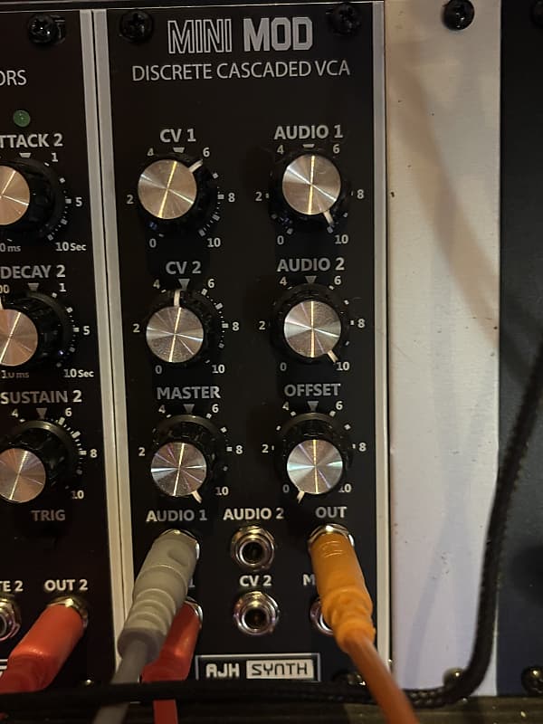 AJH Synth MiniMod Discrete Cascaded VCA Black | Reverb