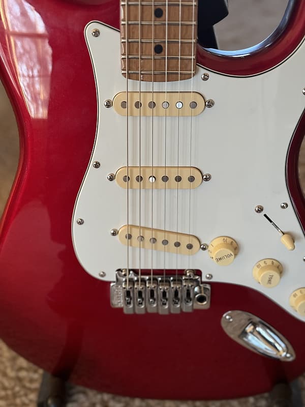 Fender Stratocaster 2023 - Candy Apple Red | Reverb