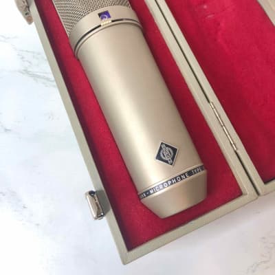 Neumann U77 Condenser Microphone | Reverb