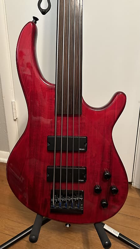 Dean Edge 5 Fretless Bass w/ Molded Hard Case | Reverb