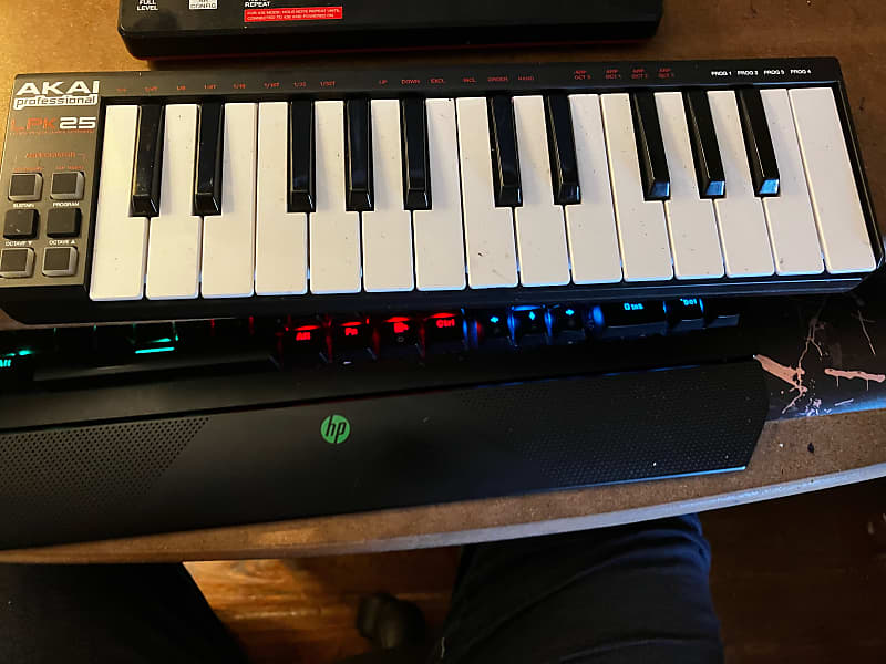 Akai LPK25 Akai MPD 218 | Reverb