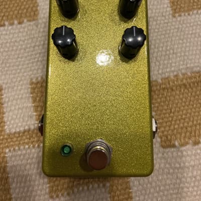 DIY Emerald Green Distortion Machine | Reverb
