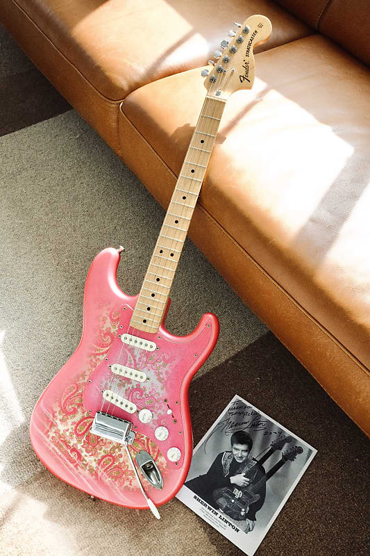 1985 Fender Stratocaster Pink Paisley | Reverb UK