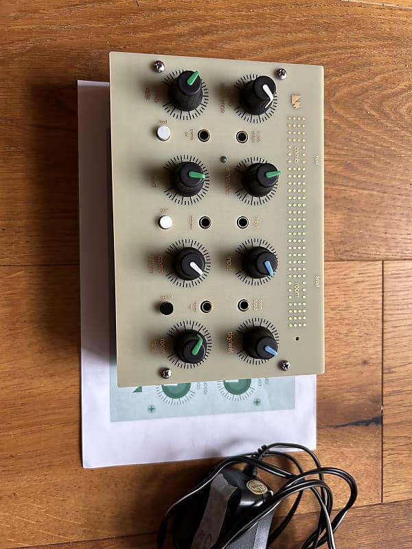 Lorre Mill Comb Room | Reverb