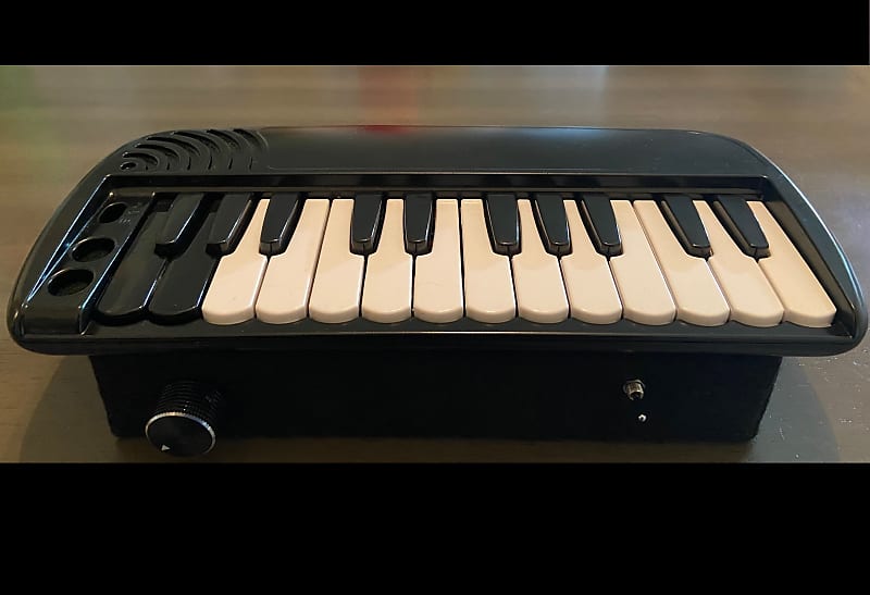 "MicroMello" monophonic, battery powered, desktop Keyboard | Reverb