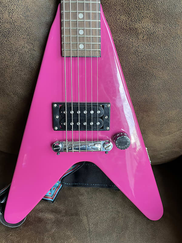Maestro by Gibson Roadie mini Flying V Pink | Reverb