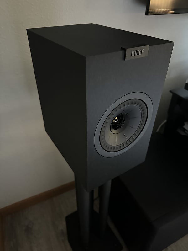 KEF Q150 Bookshelf Speakers (PAIR) - Black | Reverb