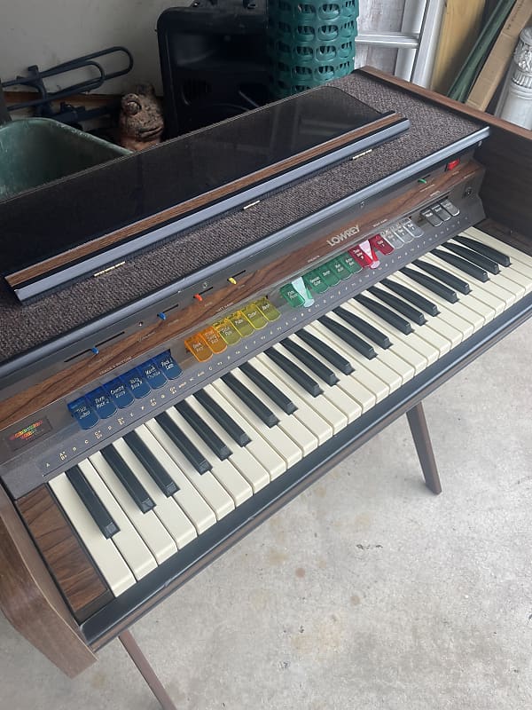 Lowrey L-2 Wandering Genie Organ | Reverb