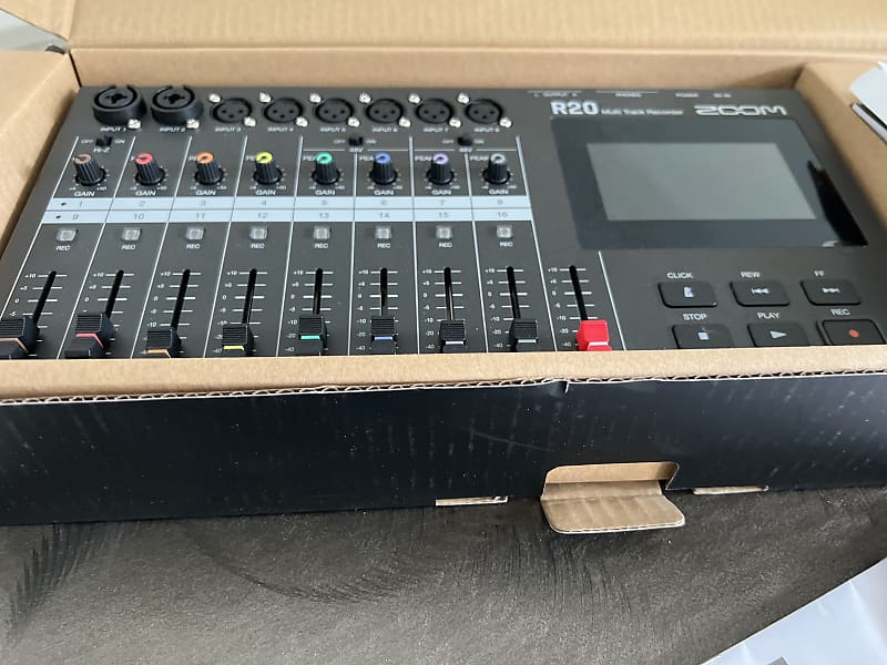 Zoom R-20 16 track Recorder/Interface/ Controller 2022 - | Reverb