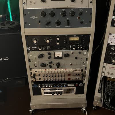 Universal Audio LA-2A Classic Leveling Amplifier | Reverb