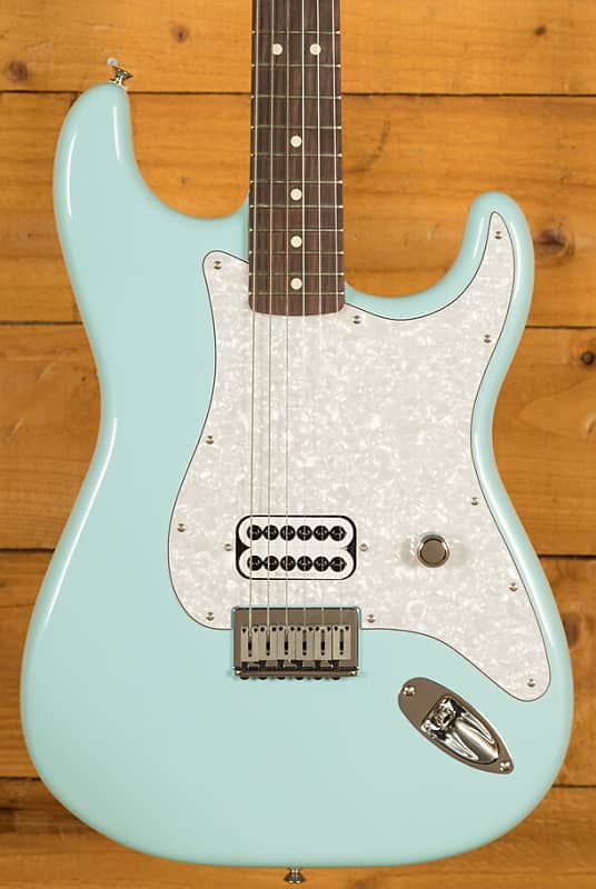 Fender Tom DeLonge Stratocaster Rosewood Daphne Blue | Reverb