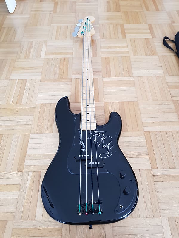 Fender Precision Bass Roger Waters signed Autograph Pink | Reverb
