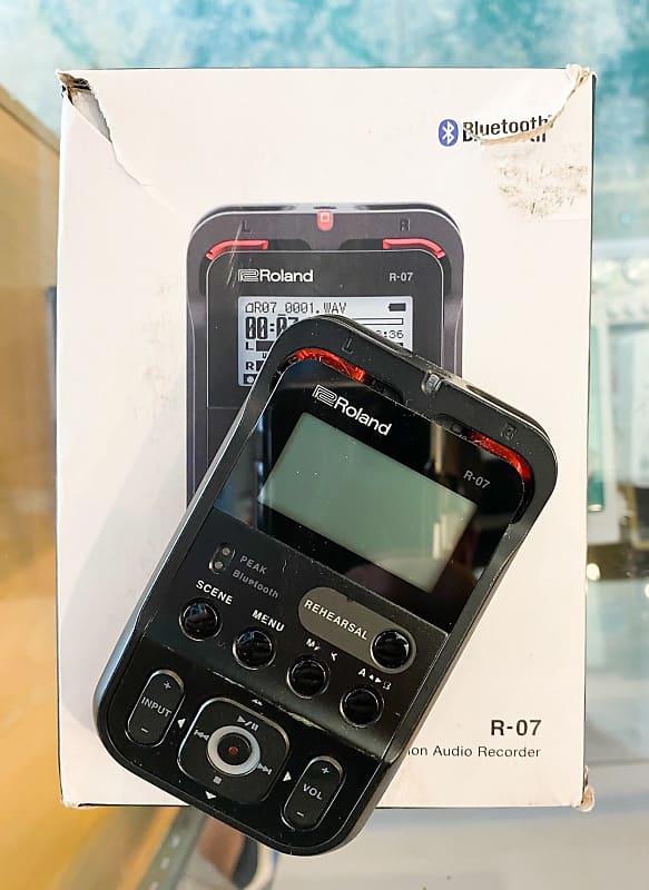 Roland R-07 audio recorder | Reverb