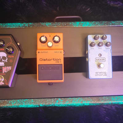 Lycan Studio custom /pedalboard - Alien blood | Reverb