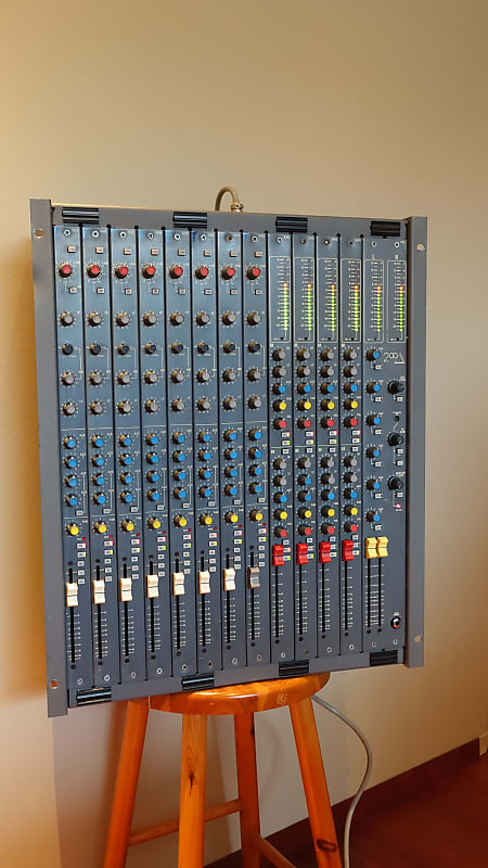 Soundcraft Delta 200 | Reverb