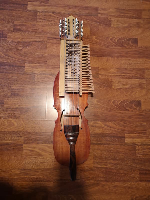 Nyckelharpa, Moraharpa, Schlüsselgeige | Reverb Canada