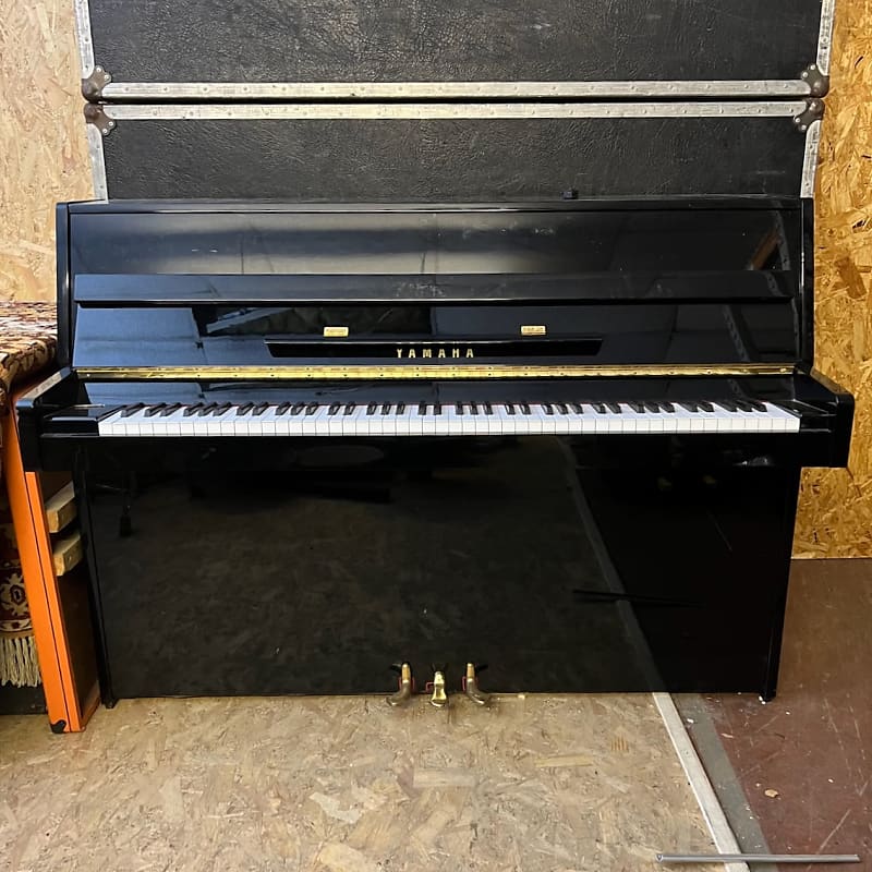 Vintage 1990 Yamaha C108 Made in Japan High Gloss Black | Reverb