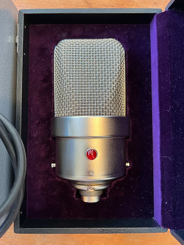 Neumann Grosser M49b | Reverb