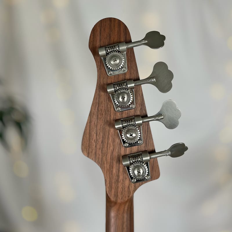 Offbeat Guitars Shelby 30" Short Scale Bass in Deep Water | Reverb