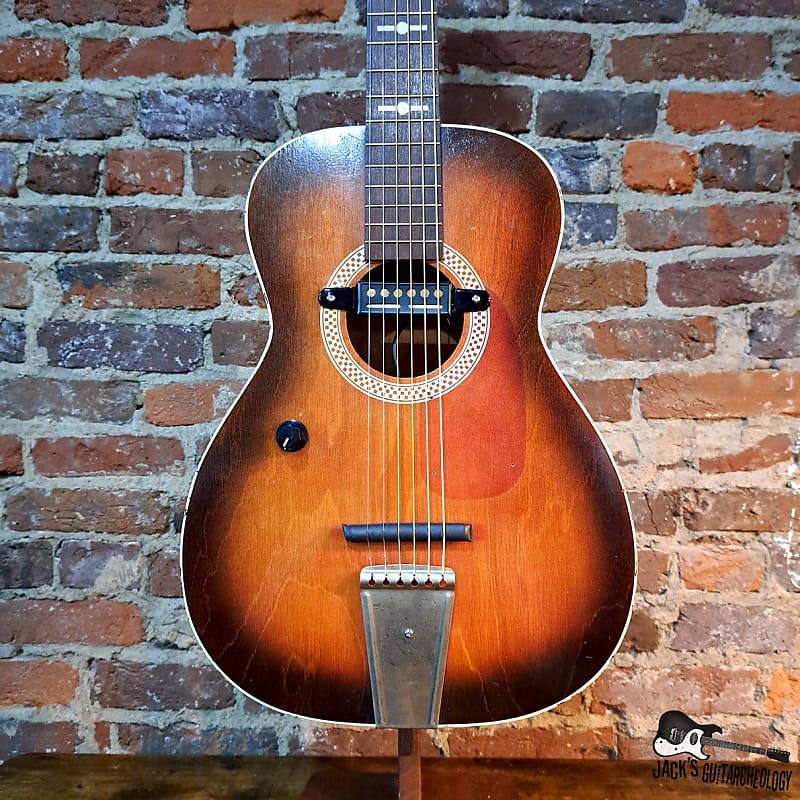 06-01 Lefty Silvertone Model 319 "Atomic Logo" Baritone | Reverb