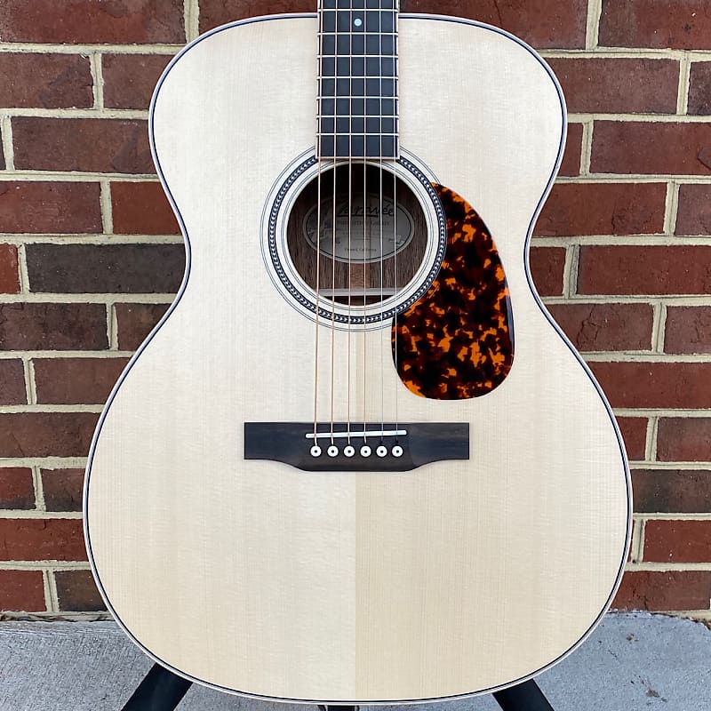 Larrivee NAMM 2020 LTD OM-03 Bhilwara/Moon Spruce | Reverb