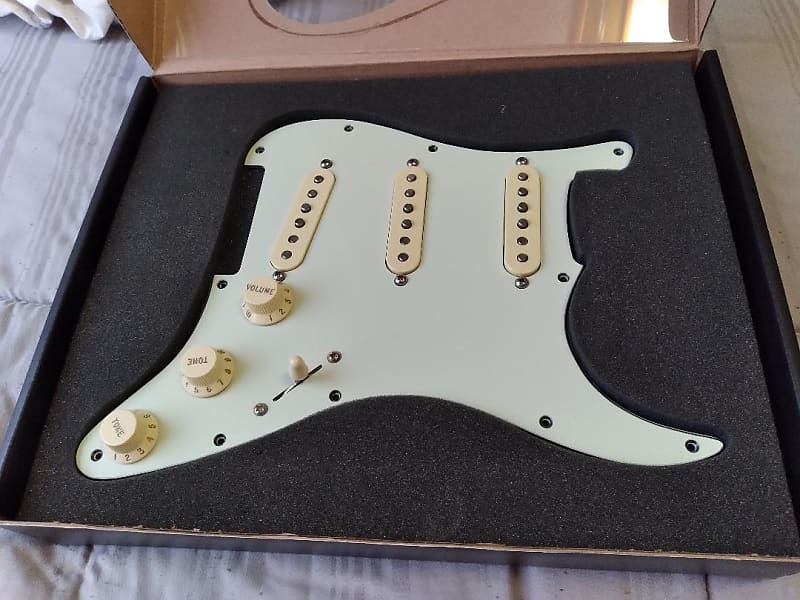 Fender Loaded Pickguard 2023 - Mint Green | Reverb