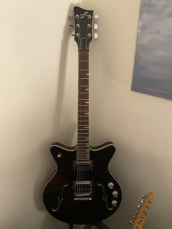 First Act Delia Mid-2000s - Green Sunburst | Reverb