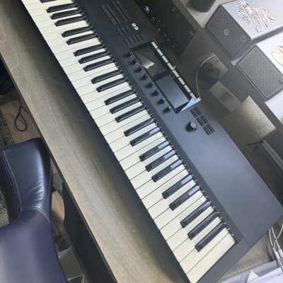 Native Instruments Komplete Kontrol S61 MK2 Vapor Gray | Reverb