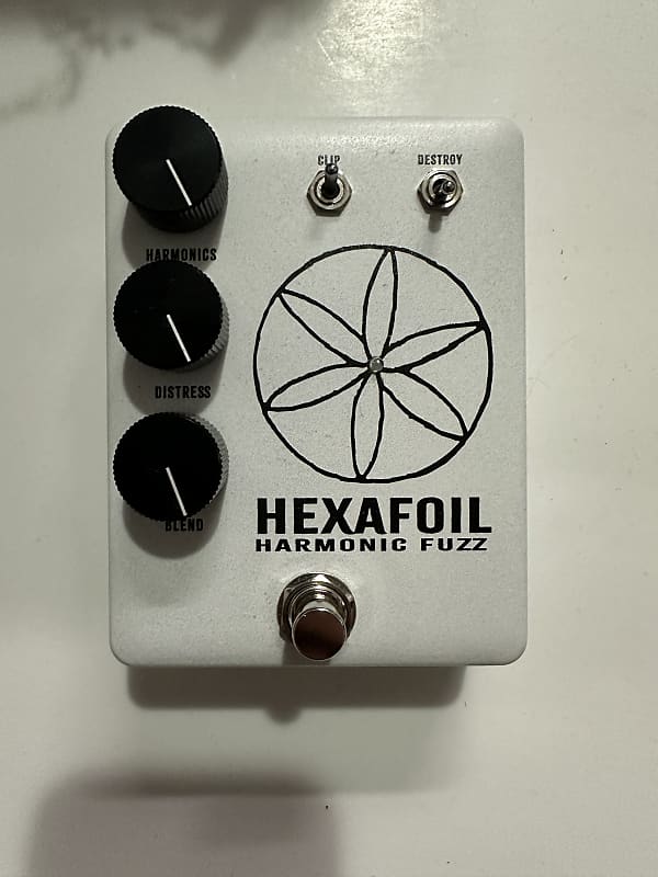Red River Amplification Hexafoil Harmonic Fuzz - White | Reverb