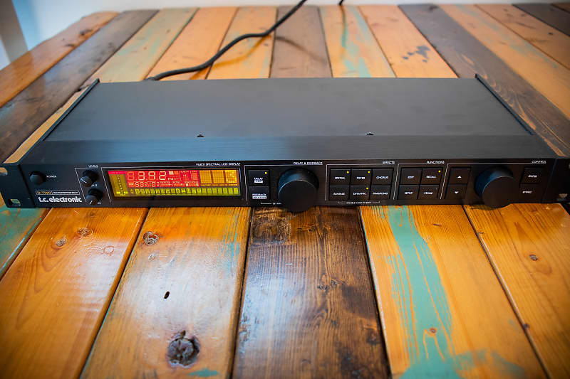 TC Electronic D-Two Multi-tap Delay | Reverb